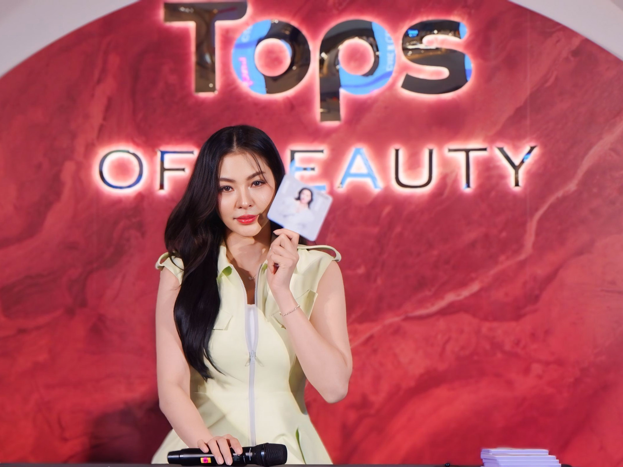 Faye Peraya | Dianeris.com